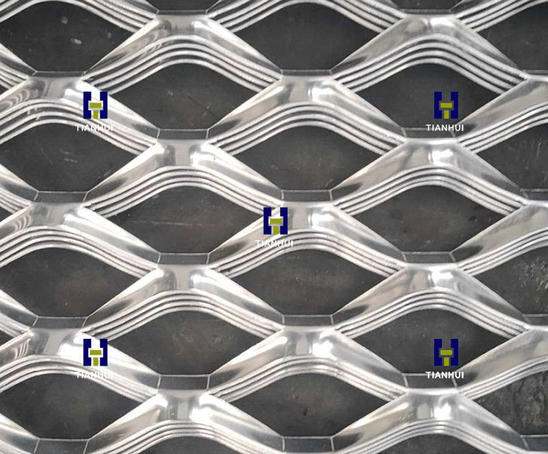 Aluminium mesh facade